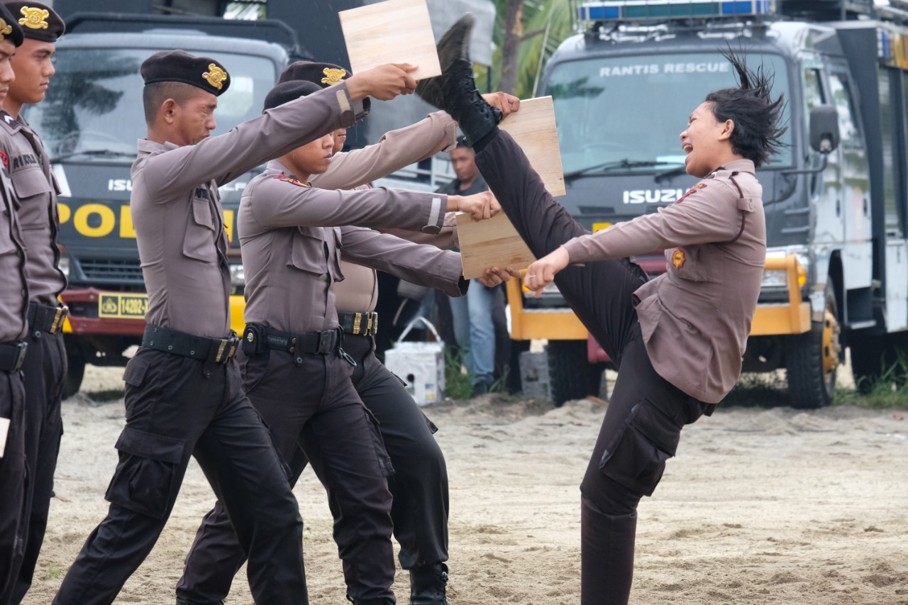 Tradisi Pembaretan Personil Dipimpin Wakapolda Kepri ...