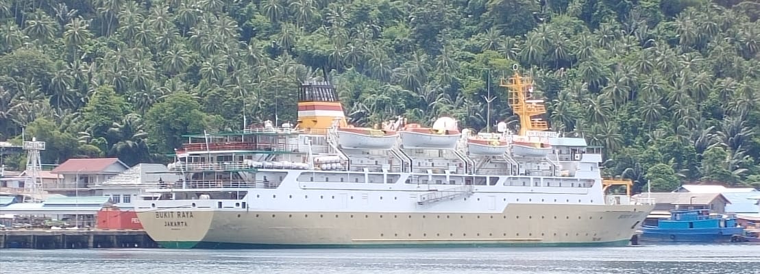 Kapal Bukit Raya Sandar di Pelabuhan Tarempa, Protokol Kesehatan ...