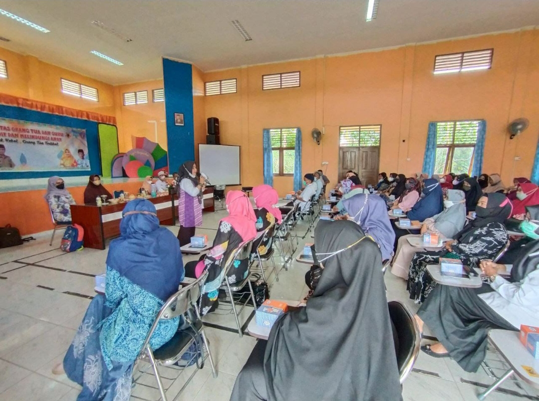 Dialog Sinergitas Orang Tua dan Guru Dalam Mendidik dan Melindungi Anak ... Dialog Sinergitas Orang Tua dan Guru Dalam Mendidik dan Melindungi Anak ...