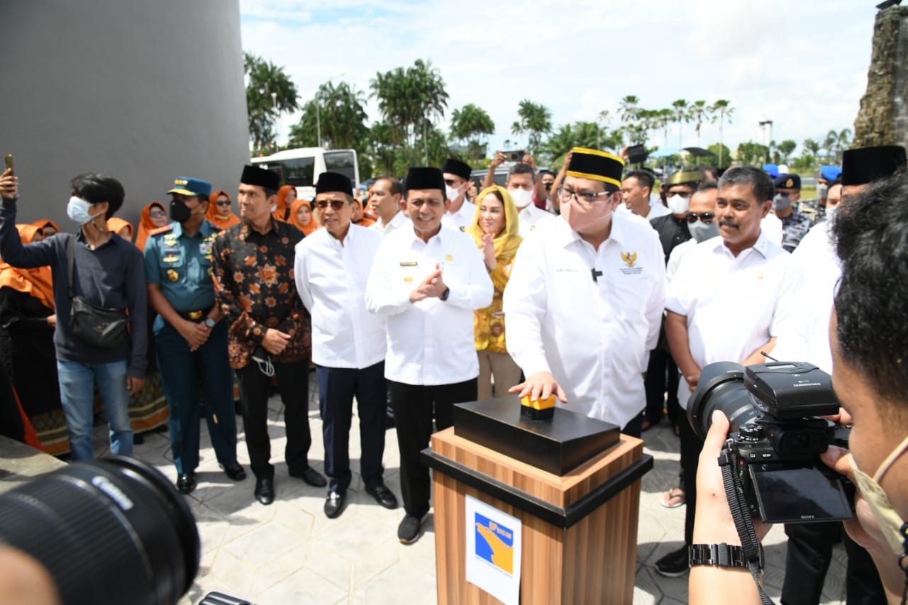 Resmikan Masjid Tanjak Batam, Airlangga: Desain Unik Penuh Ornamen ...