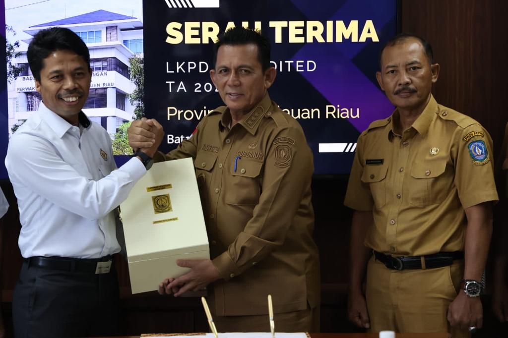 Sebagai Bentuk Pertanggungjawaban Pemprov Kepri, Gubernur Ansar Serahkan LKPD APBD TA 2022 ke ...
